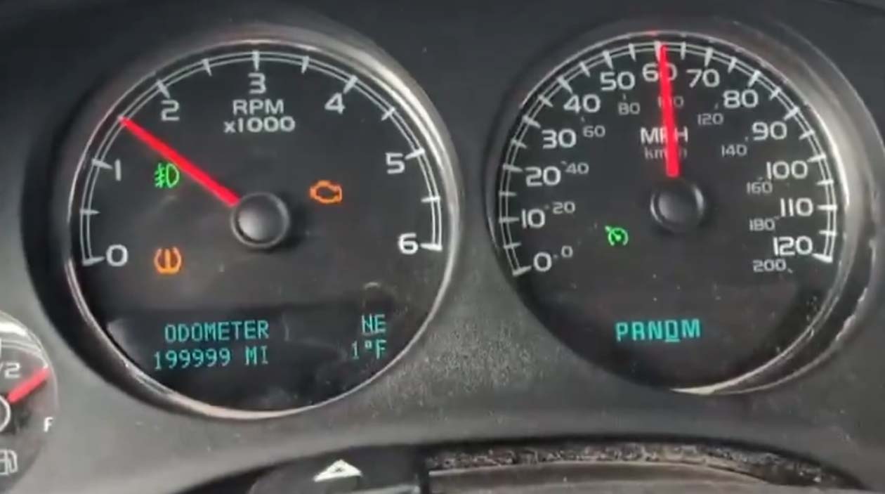 O cara que conseguiu sincronizar o hodômetro do carro com a música Free ...